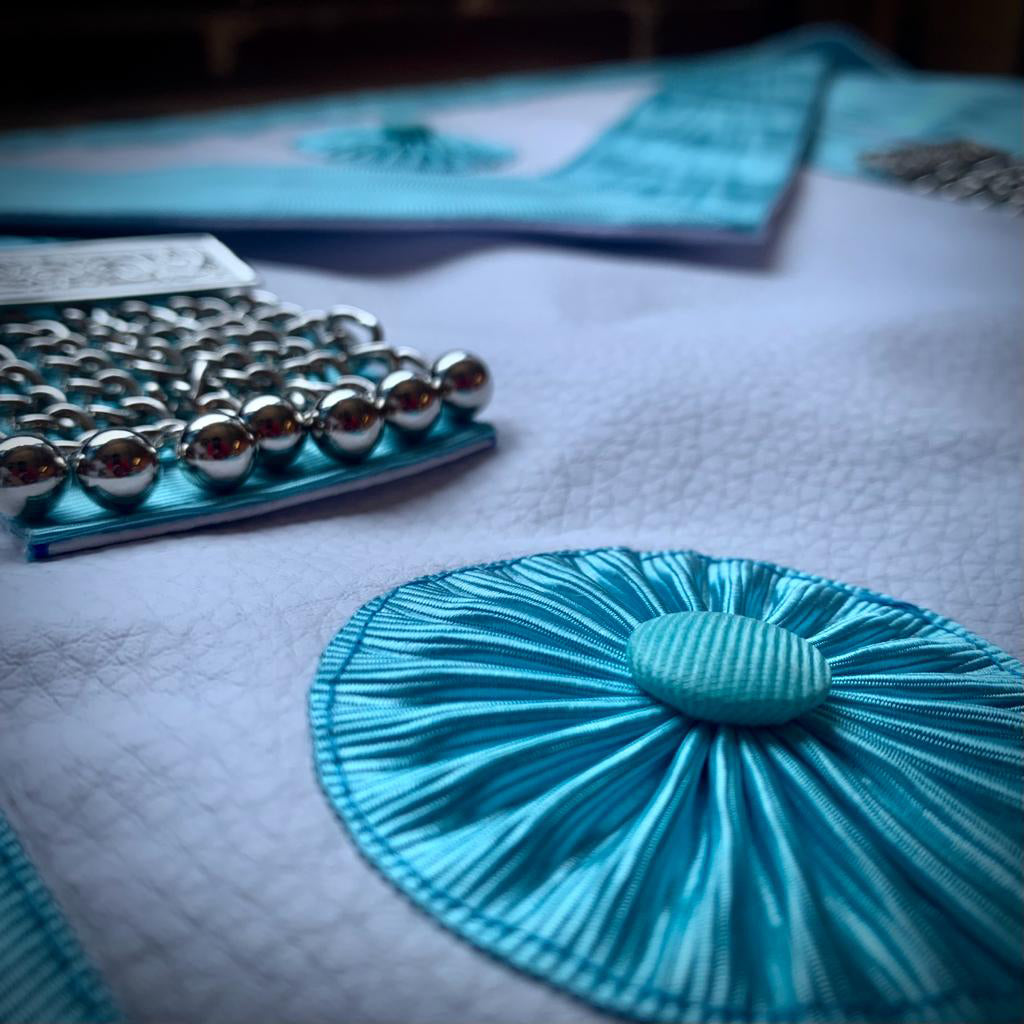 Mandiles – THE DIFFERENT SOCIETY - MASONIC REGALIA